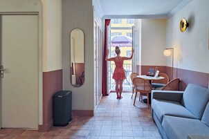 Estúdio executivo, sacada | Roupas de cama premium, cofres nos quartos, quartos à prova de som