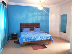 Suite-Estúdio Sénior, banheira (Bleue) | Secretária, quartos insonorizados, Wi-fi grátis