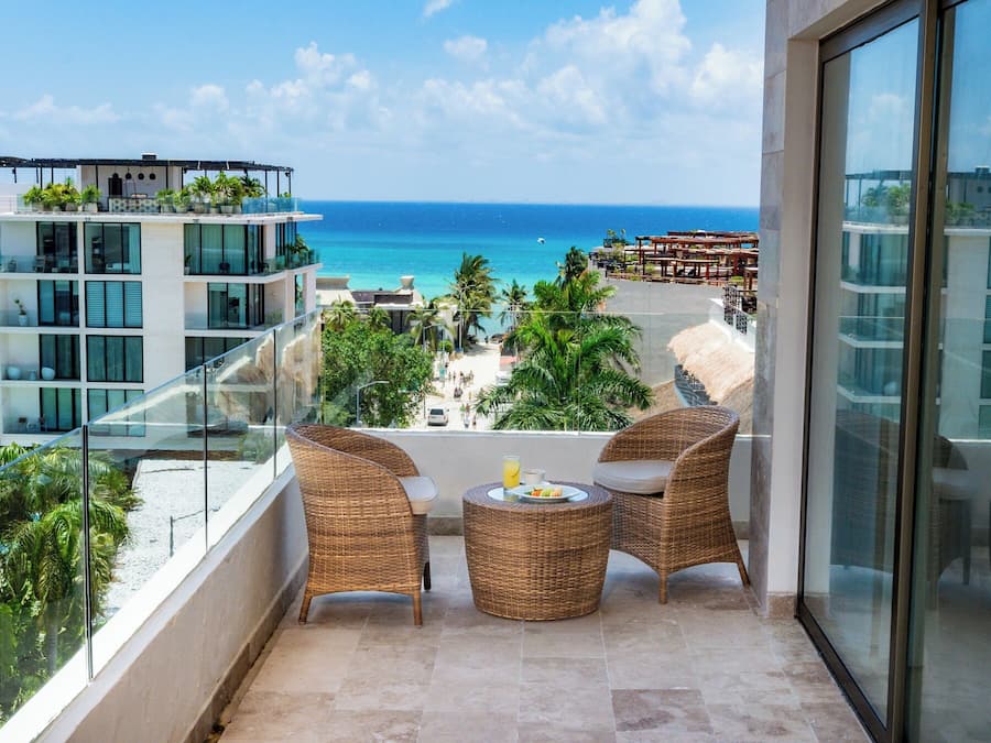 Luxurious Grand Master Suite, Partial Ocean View | Vista para a praia ou o mar