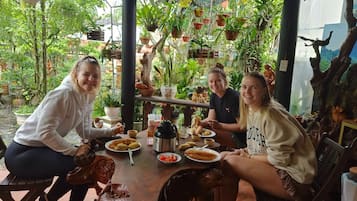 Pequeno-almoço inspirado na cozinha local diário incluído