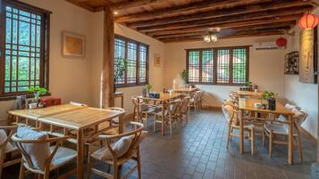 Pequeno-almoço completo diário incluído