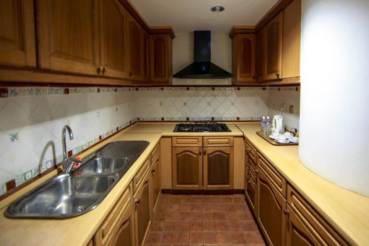 Apartamento Standard, 2 quartos | Cozinha privada | Um frigorífico/congelador grande, uma placa de cozinha