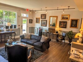 Área de estar no saguão