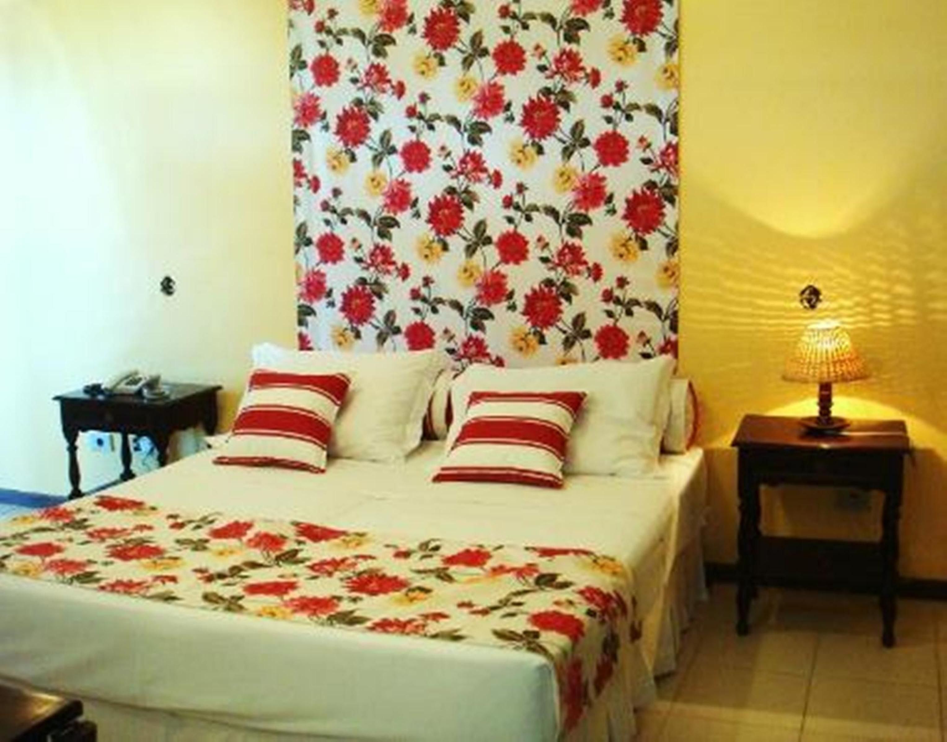 Frigobar, escrivaninha, Wi-Fi de cortesia, roupa de cama