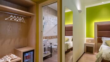 Quarto Duplo ou Twin Deluxe | Minibar, cofre com capacidade para portátil, berços/camas para crianças