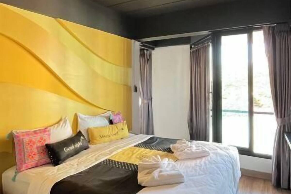 Quarto, várias camas, vista para a montanha | Cofre no quarto, com decoração personalizada