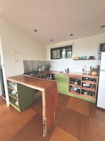 Chalé Panorâmico, 2 quartos, varanda, vista para o vale ( Spa ) | Cozinha privada | Um frigorífico, um micro-ondas, um forno, uma placa de cozinha