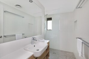 Apartamento, 2 quartos (Apt 1) | Banheiro | Toalhas de banho 