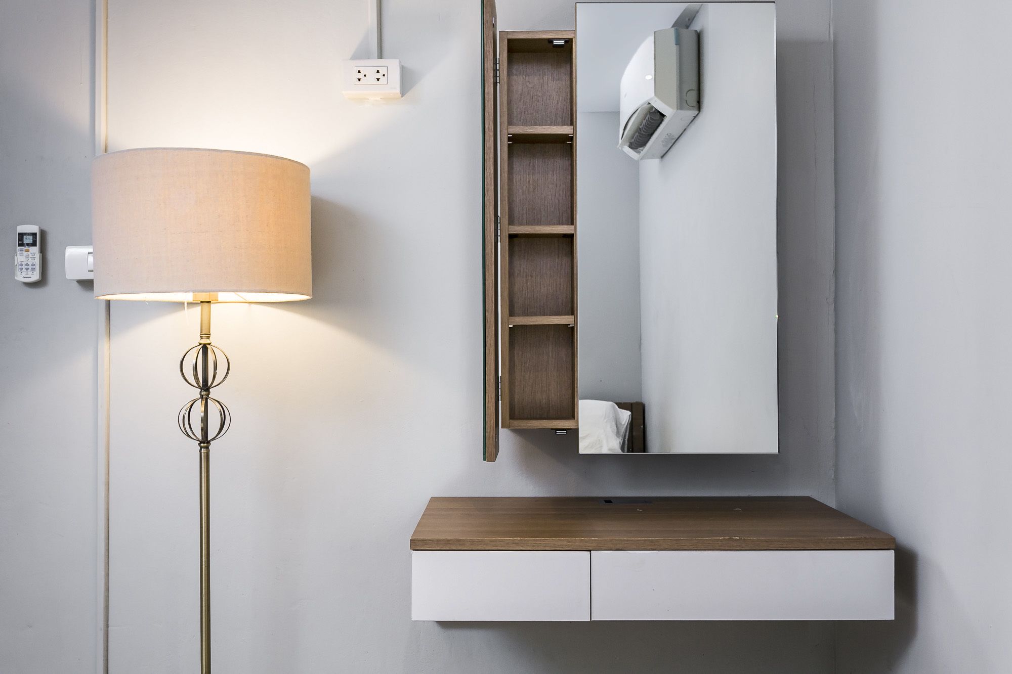 Private Room with Shared Bathroom  | Cortinas blackout, Wi-Fi de cortesia, roupa de cama