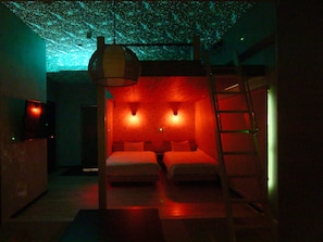 Quarto Familiar (with Loft) | Cofre no quarto, secretária, Wi-fi grátis 