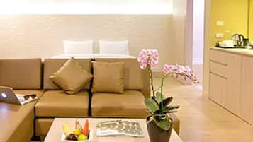 Stay Suite Double Room | Área de estar | TV de tela plana