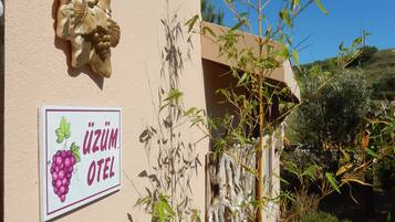 Quarto Standard, 1 cama de casal, não fumadores, vista para o jardim | Roupa de alta qualidade, minibar, cortinas/cortinados opacos