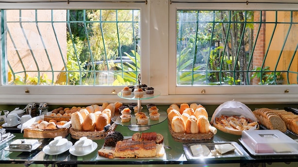 Café da manhã continental todos os dias mediante uma taxa