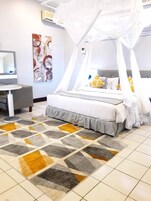 Quarto Standard | Sala de estar | Smart TV de 53 de polegadas com canais digitais, televisor, Netflix 