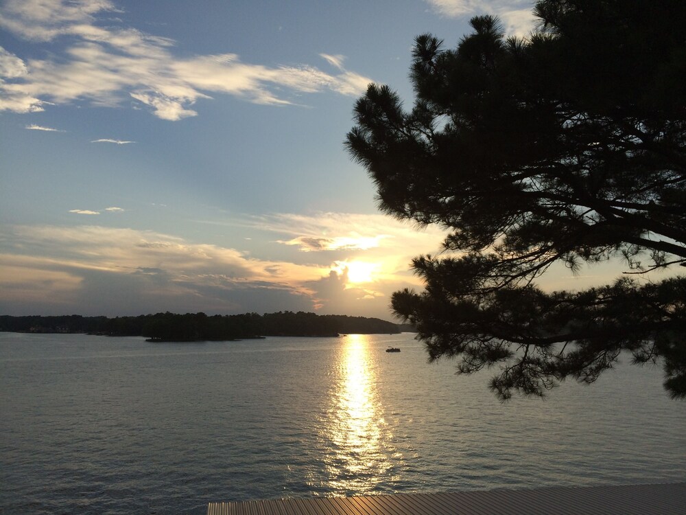 "The Cobalt" Luxury Lake Hamilton 2 Bedroom Condo. Sleeps 6! - Hot Springs, AR