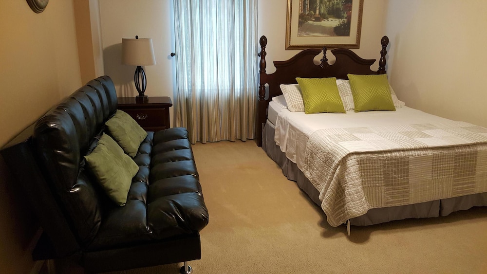 Spacious  Oasis  Retreat - Houston, TX