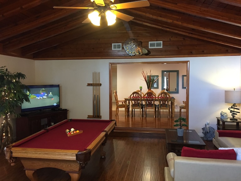 Anaheim Convention/disney/knotts/huntington Beach/universal Studios Great Value! - Anaheim, CA