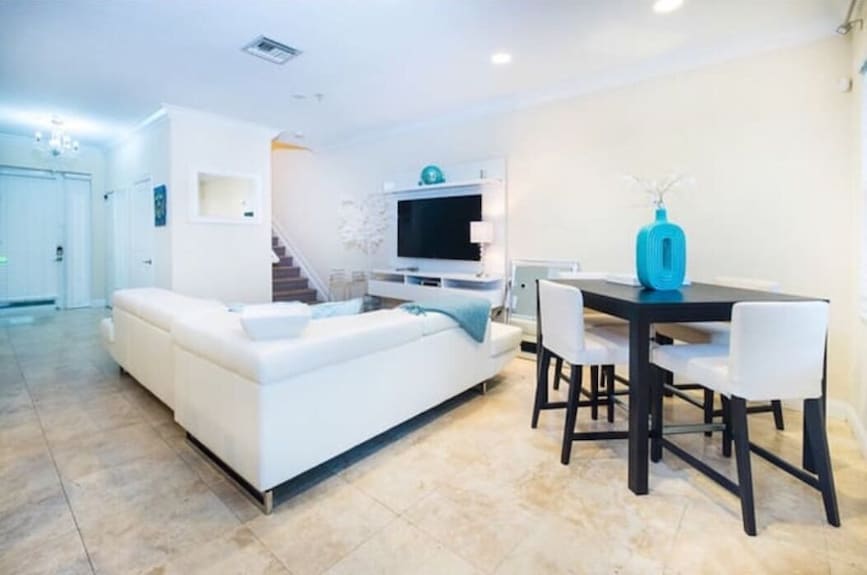 Ubicación, Ubicación Y Lujo! W / 3br 3. 5bath - Fort Lauderdale