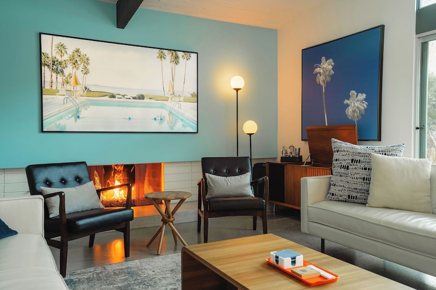 Hollywood History Views Saltwater Pool & Spa - Palm Springs, CA