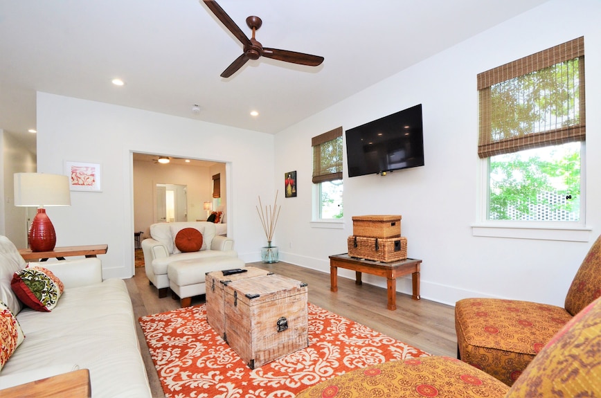 Super Comfy & Beautiful 3/3 Townhome - Best Location! Heart Of Nola - Kenner, LA