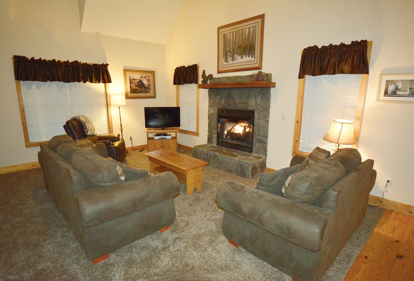 Creekside, Hot Tub, Playground, Firepit, Fireplace, Wifi, Ac, Ez Access - Maggie Valley, NC