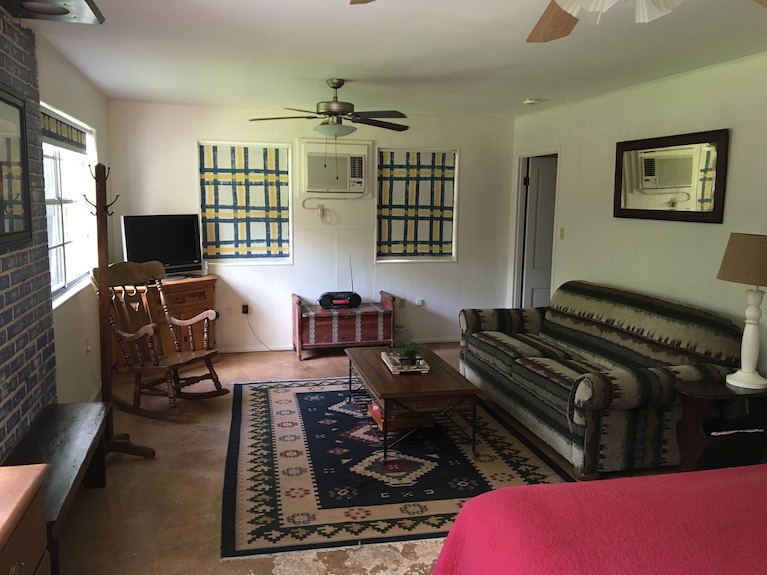 Das Fluss Hutte (The River Cabin) - Beautiful Guadalupe River Frontage - Canyon Lake, TX