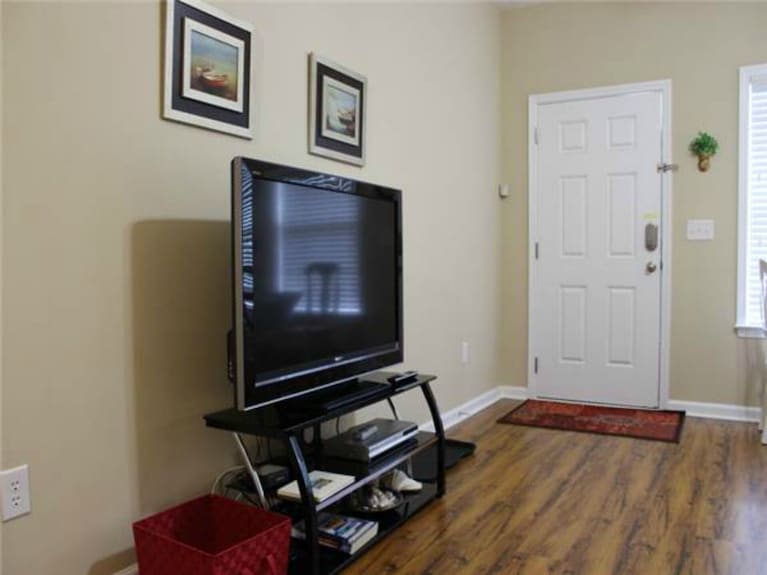 Mrv25, 2-bedroom Cottage, Blocks To Beach! Free Wifi, Free Parking - Myrtle Beach, SC