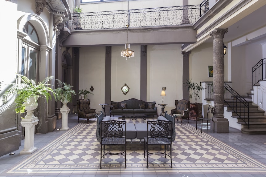 5 Habitaciones / 5 Baños. Pvt Villa / Pool / Premiado # 1 Por La Renovación De La Ciudad - Guadalajara