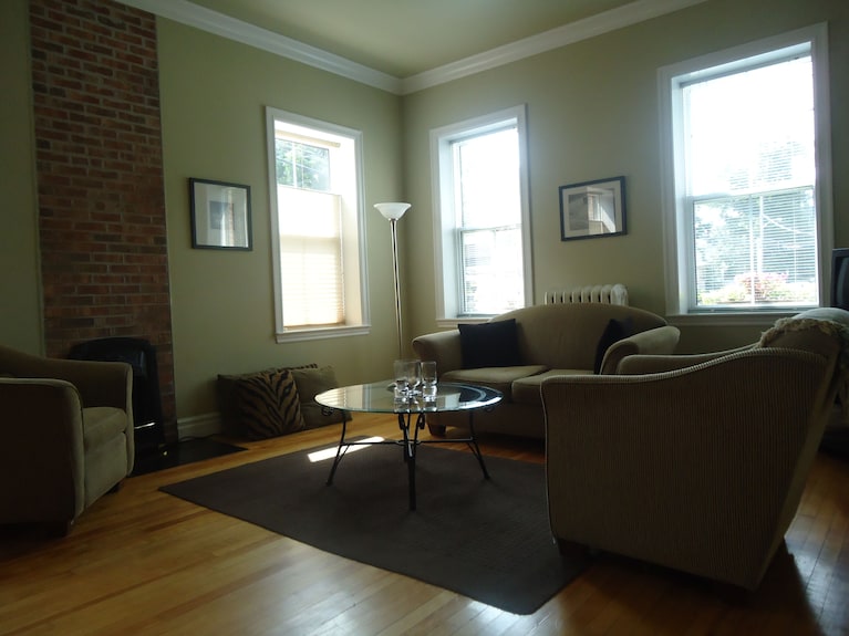 Stylish Downtown Historic District Suite Near Water Front & Convention Centre - Charlottetown