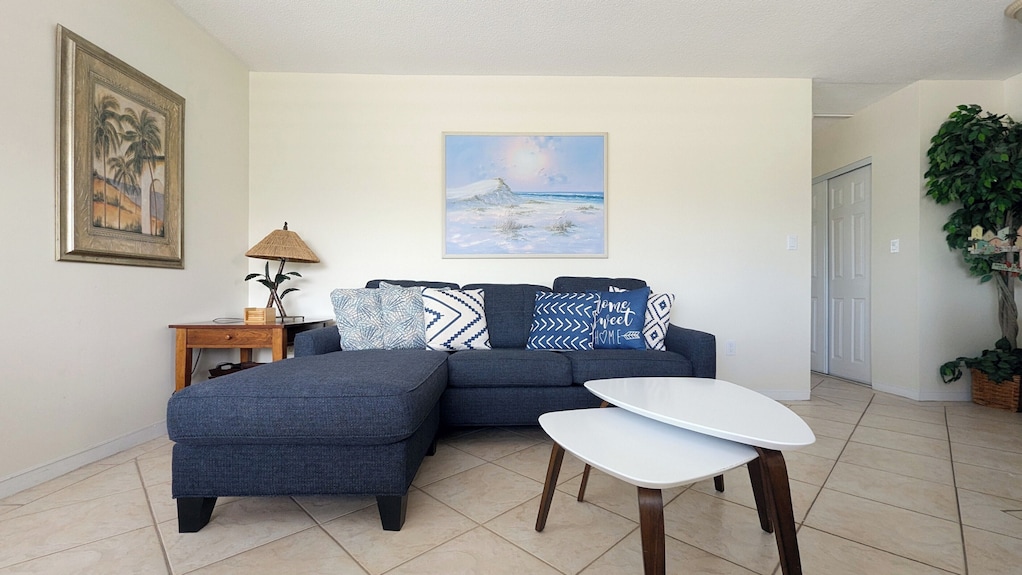 Lido Beach Gulf View Condo W/ Pool. Right Across From Beach! !\Noff Season Rates - Public beach, Sarasota