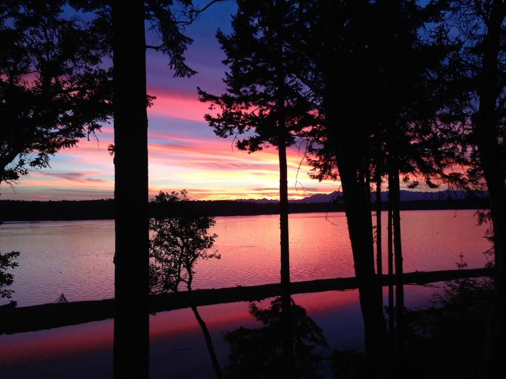 Secret Island Getaway- Private Beach, Boats, Kayaks & Guest Only Seafood Farm - Kopachuck State Park, Gig Harbor