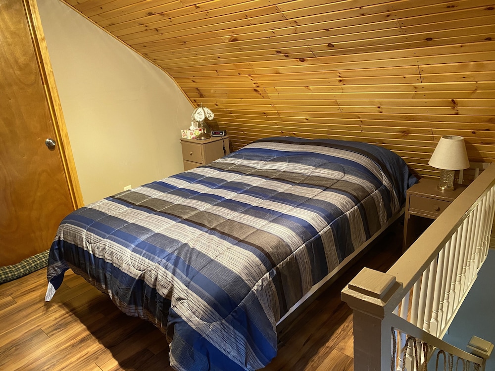 Lovely Cottage With Lakeside Patio & Dock - Homer, NY