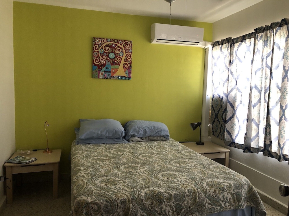 Charming Townhouse Steps From The Beach - Loíza