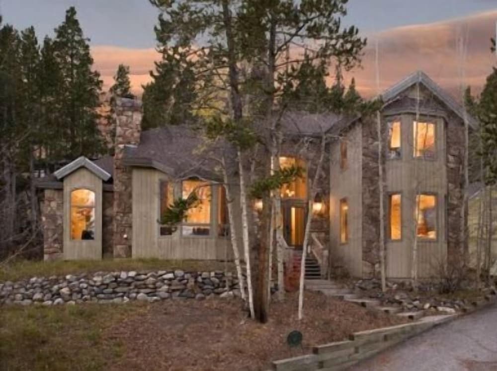 Pemberley - Ski In/out Luxurious 2 Master Suites + 2 Bdrms/ Nr. Pk 9 - Breckenridge, CO