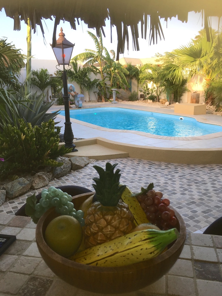 Piscina Privada Villa De 3 Dormitorios ~ 90 Segundos De La Playa ~ Piscina Propia Y Tiki Ba - Aruba