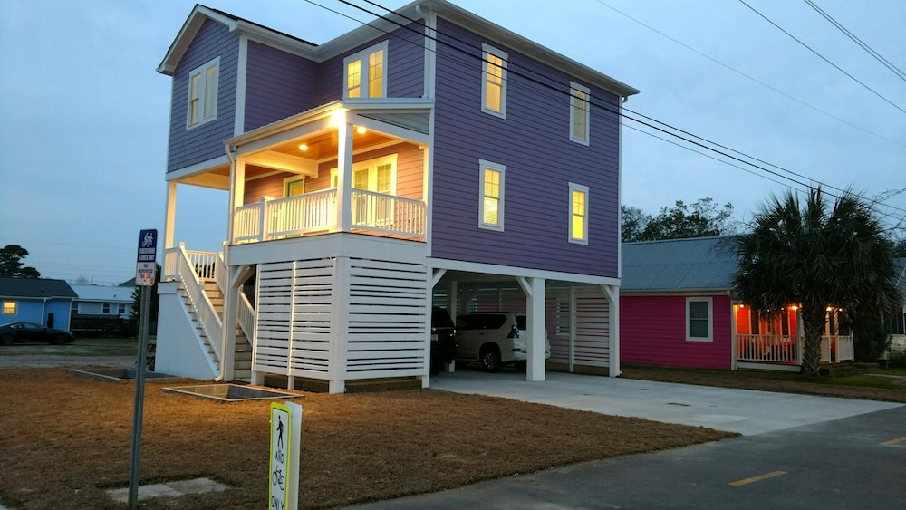 Luxury New Home: Ocean And City Light View Home + Steps To Restaurants Sleeps 6 - Carolina Beach, NC