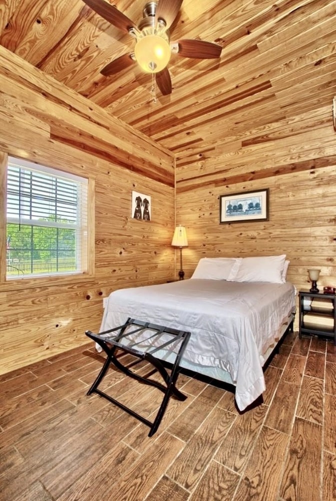 Texas Sized, Pet Friendly Barndomnium With Hot Tub Overlooking Toledo Bend Lake! - Toledo Bend Reservoir