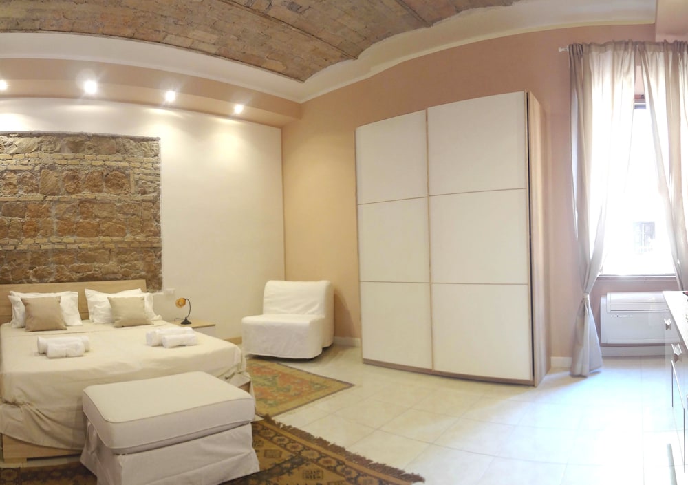 Historical Center Of Rome Between Colisseum And Termini Station Wifi,a/c,netflix - Monti