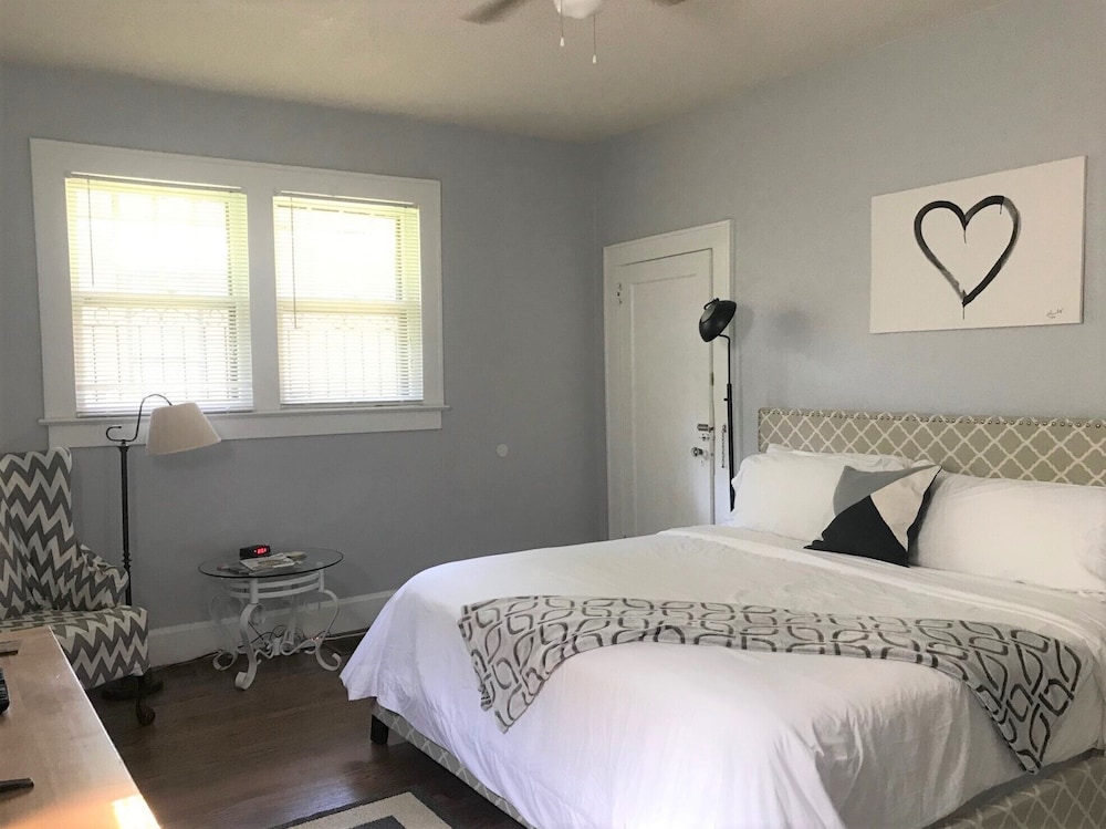 Beautiful Updated Historic 3bd/2bth Home - Cardiff, AL