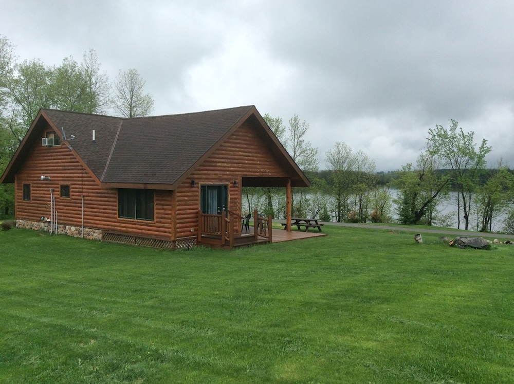 Year Round - Ash Lake Private Cabin - Minnesota
