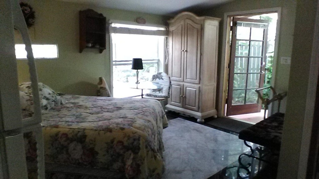 Cozy Secluded Cottage In Center Of Town - Sebastian, FL