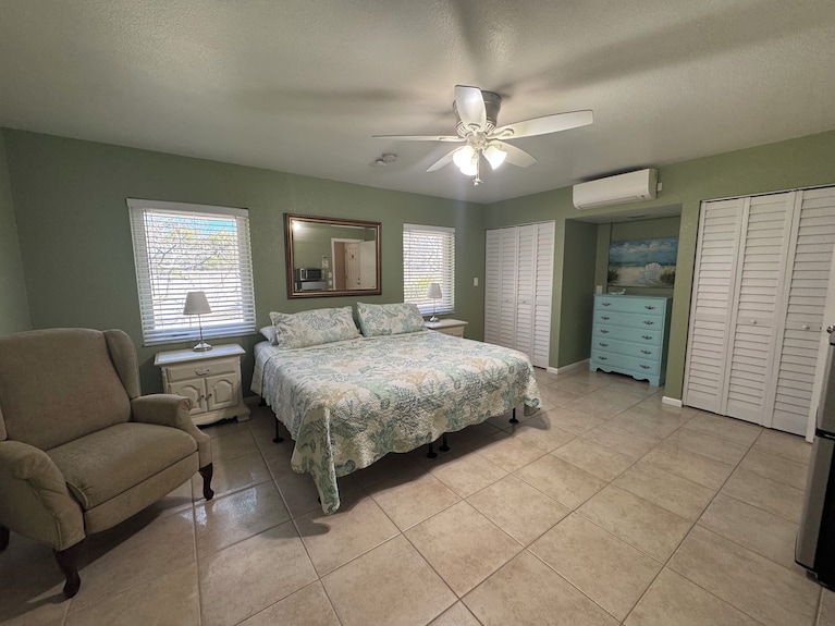 The West Wing Bungalow With Saltwater Pool - Tampa Bay, FL