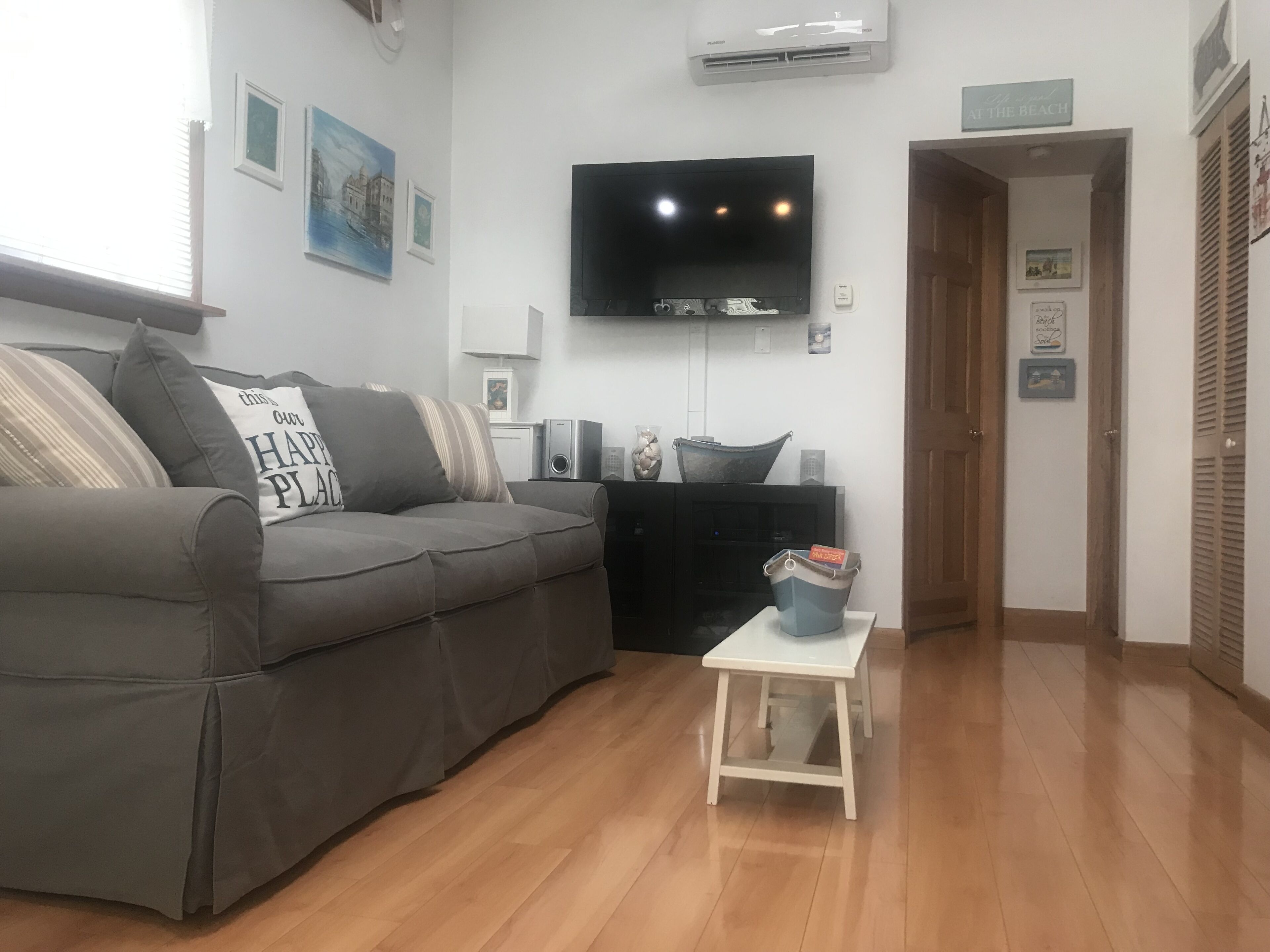 Gorgeous Beach Home. 1 Block To Ocean & Bay Summer 2026 Available 1 Week Left! - Lavallette, NJ