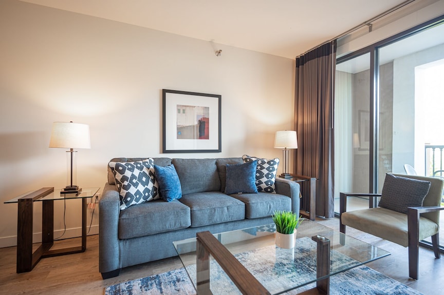 Easy Access Suite With Lake Views!!! - Henderson, NV