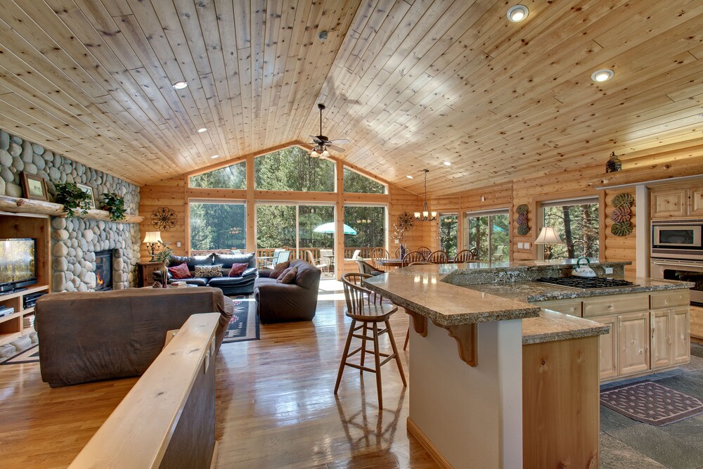 At Home In The Mountains , 7 Bdrms 5 Baths, Hot Tub, Sauna, Steam Rm & More - Hope Valley, CA
