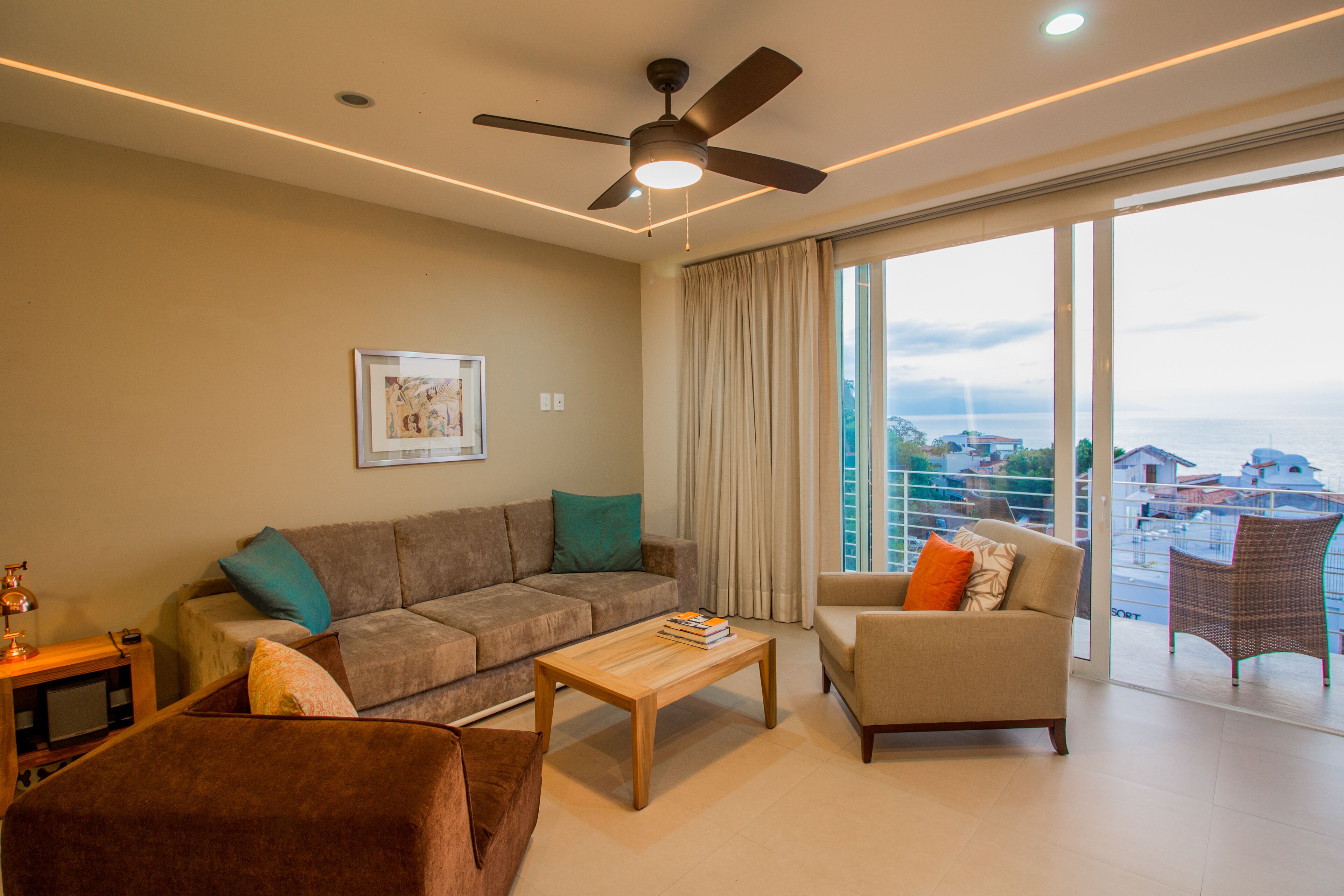 100 Ft Los Muertos Beach/ 1br+ 2bth/ Amapas 353/ Upper Level/ Pool/ Gym - Puerto Vallarta