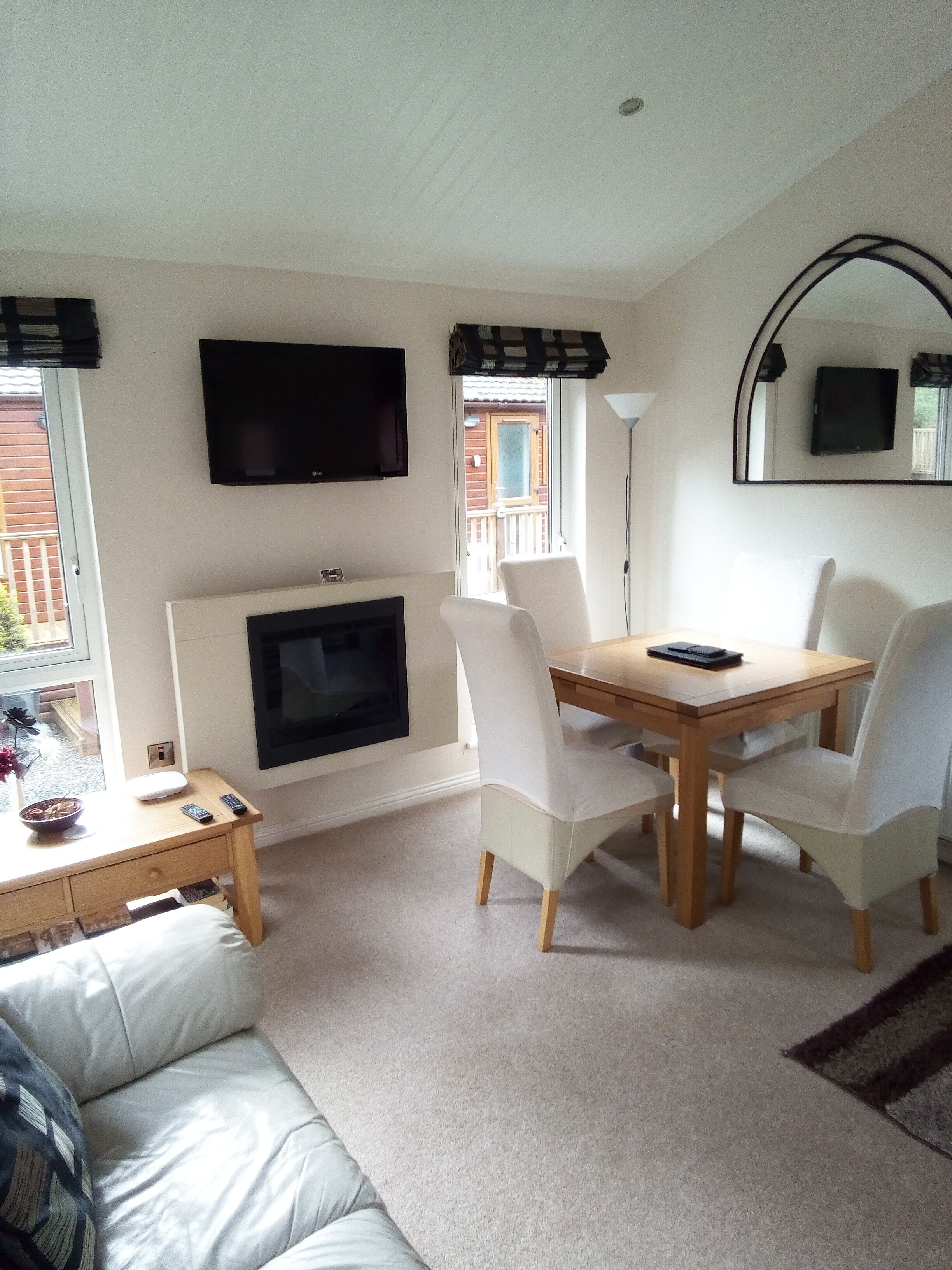 Log Cabin On Shores Of Lake Windermere, Surrounded By Breathtaking Scenery - Hawkshead