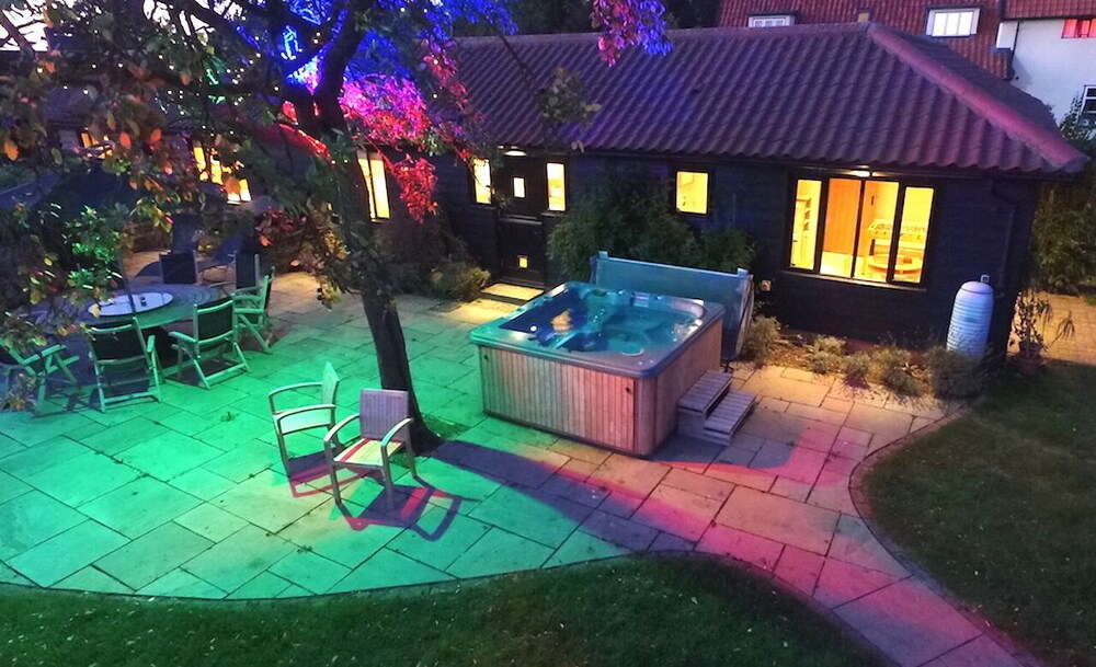 Barn With Hot Tub, Perfect For Get Togethers - Diss