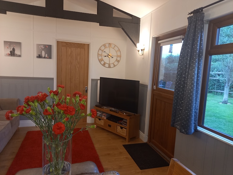 Encontrado Al Pie De Roundway Hill Con Su Propio Jardín Aislado. Mascota Amigable. - Devizes