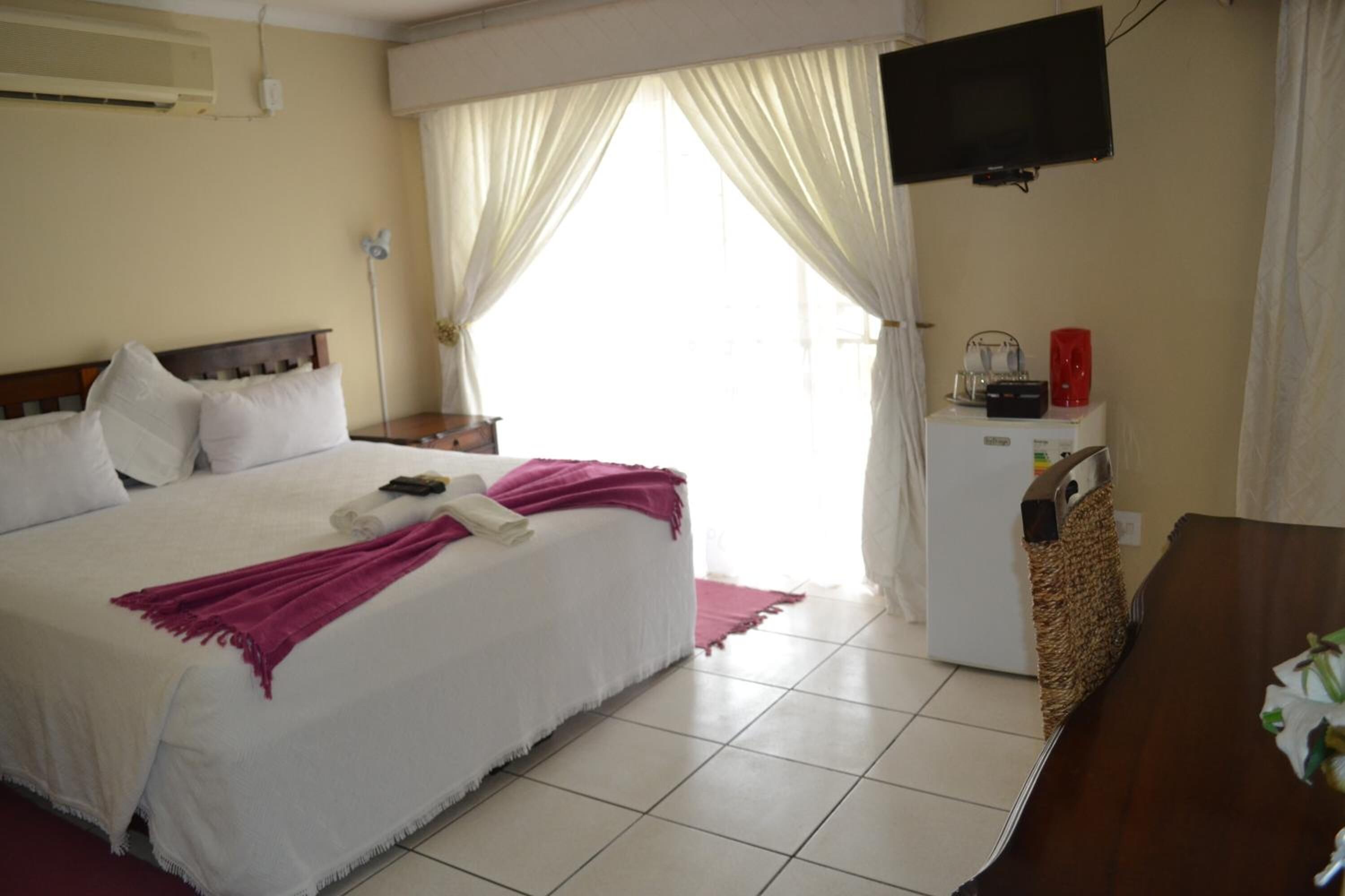 Frigobar, Wi-Fi de cortesia, roupa de cama